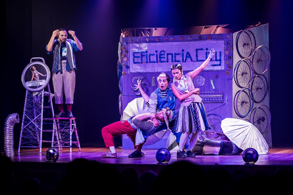 Peça infantil “Um Lugar Logo Ali” no Teatro da UFF, em Niterói