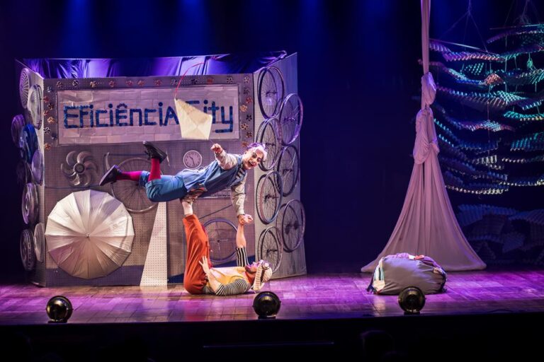 Peça infantil “Um Lugar Logo Ali” no Teatro da UFF, em Niterói